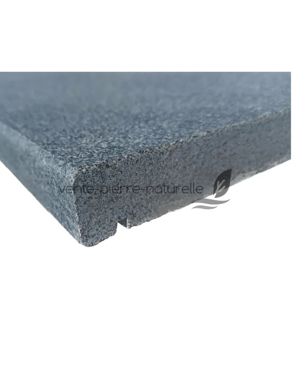 Margelle en Granit gris flammé brossé chanfreiné et goutte d'eau