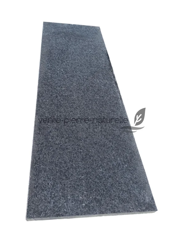 Margelle en basalte flammé brossé chanfreiné et goutte d'eau